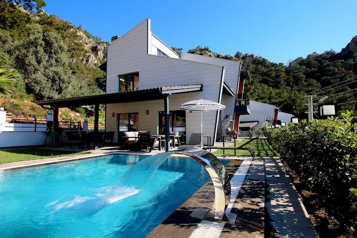 Turunç’ta ÖZel Havuzlu Lüks Villa (4+2) (Marin-1) - İçmeler