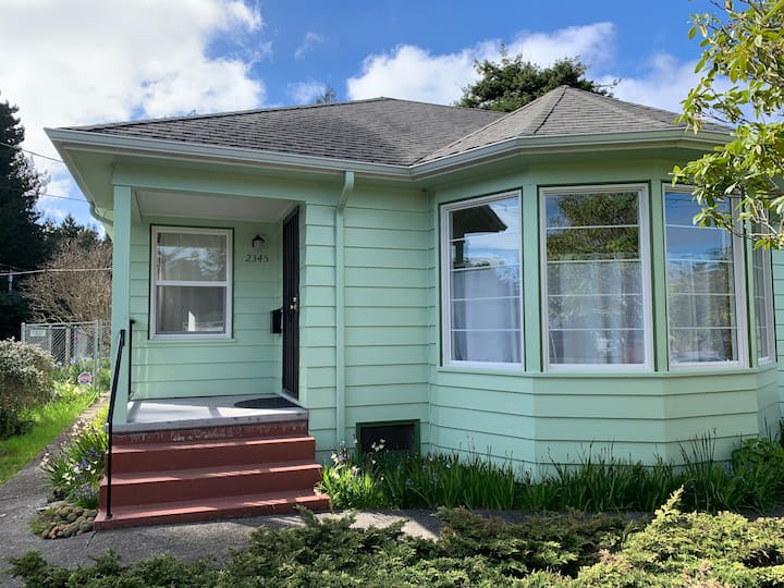 Central Cottage Charmer - Eureka, CA
