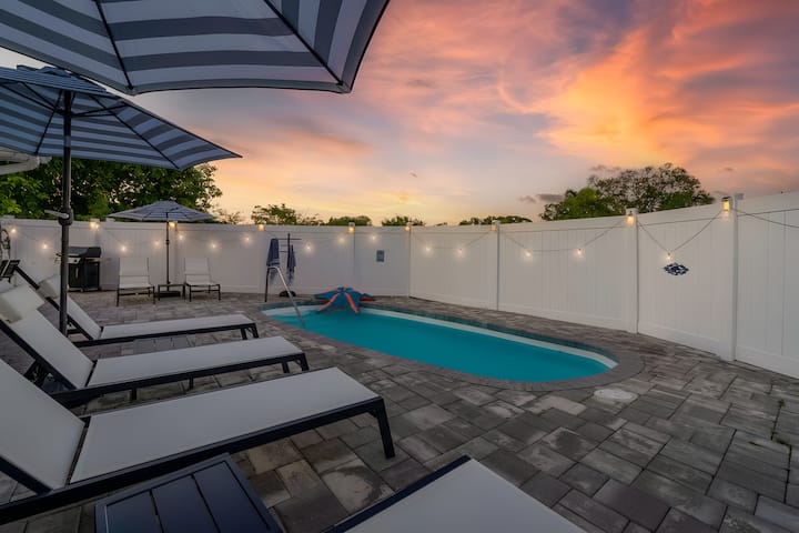 Sundaze- King Beds - Fully Stocked - Htd. Pool - Treasure Island, FL