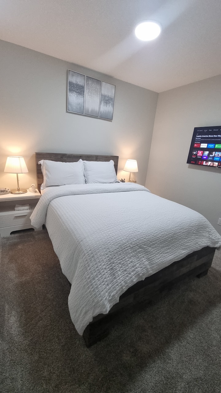 Aquila Comfort: 1br + Parking - Calgary