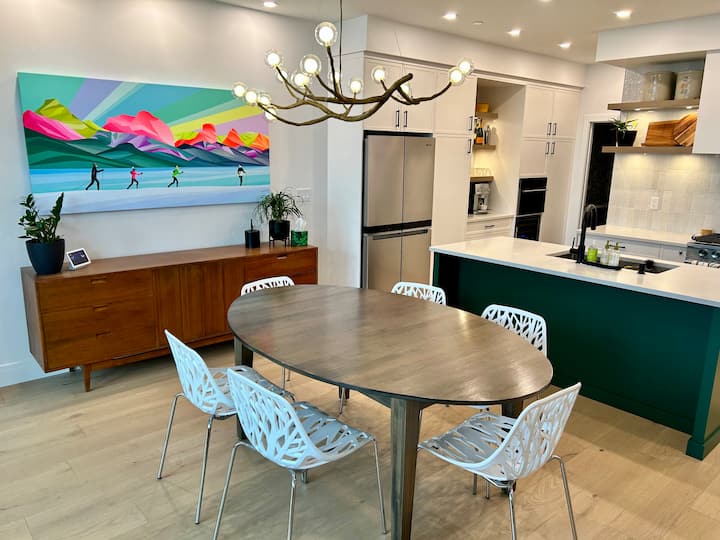 Brand New Executive Rental - Walk To Town - Canada