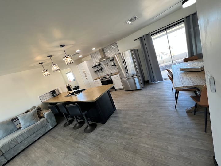 Modern 2024 Remodel Near Riviera Launch - Lake Havasu City, AZ