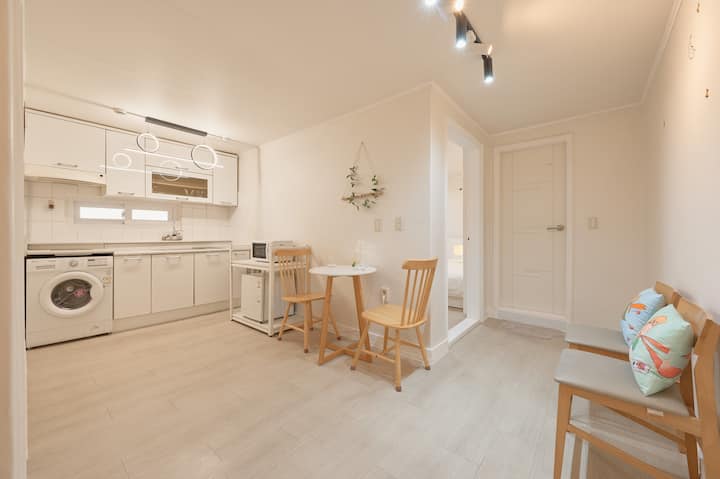 #Antique Family Guesthouse In Hongdae - South Korea