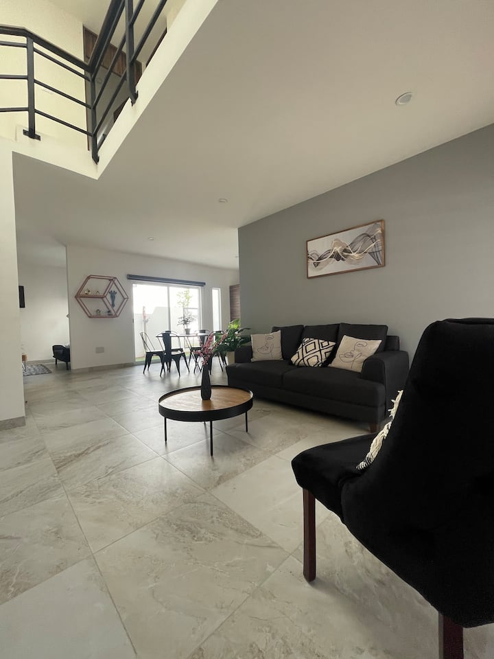 Bonita Casa Cerca De La Zona Industrial - San Luis Potosí