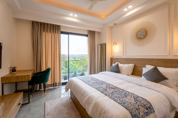 1bhk Service Apartment Near Suncity Gcr @ Abode - Gurugram