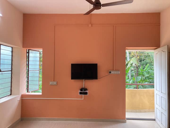 Cozy N Spacious Air Conditioned Furnished 3bhk - 뜨리웬드럼