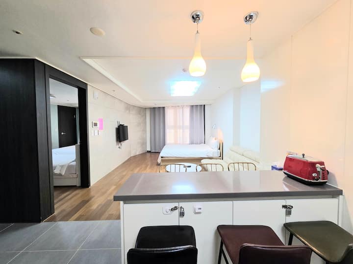 02a21-5#해운대해변 2분#무료주차#무료헬스#정수기#침실.거실분리#4-7인 - Busan