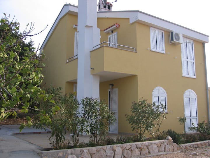 Apartmani Obitelji Hržan-keglević-žuta Kuća - Mandre