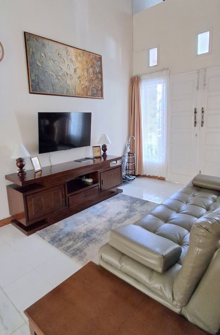 Villa For 10 • 4 Bedrooms • Perfect For Groups - West Sumatra