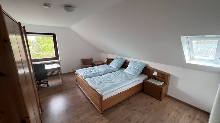 Einfache Dachwohnung Mit 2 Schlafzimmern - Lehrte