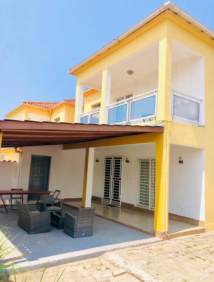 Villa Duplex Lorenzo 2 - Zone Warf
3 Lits - Pointe-Noire