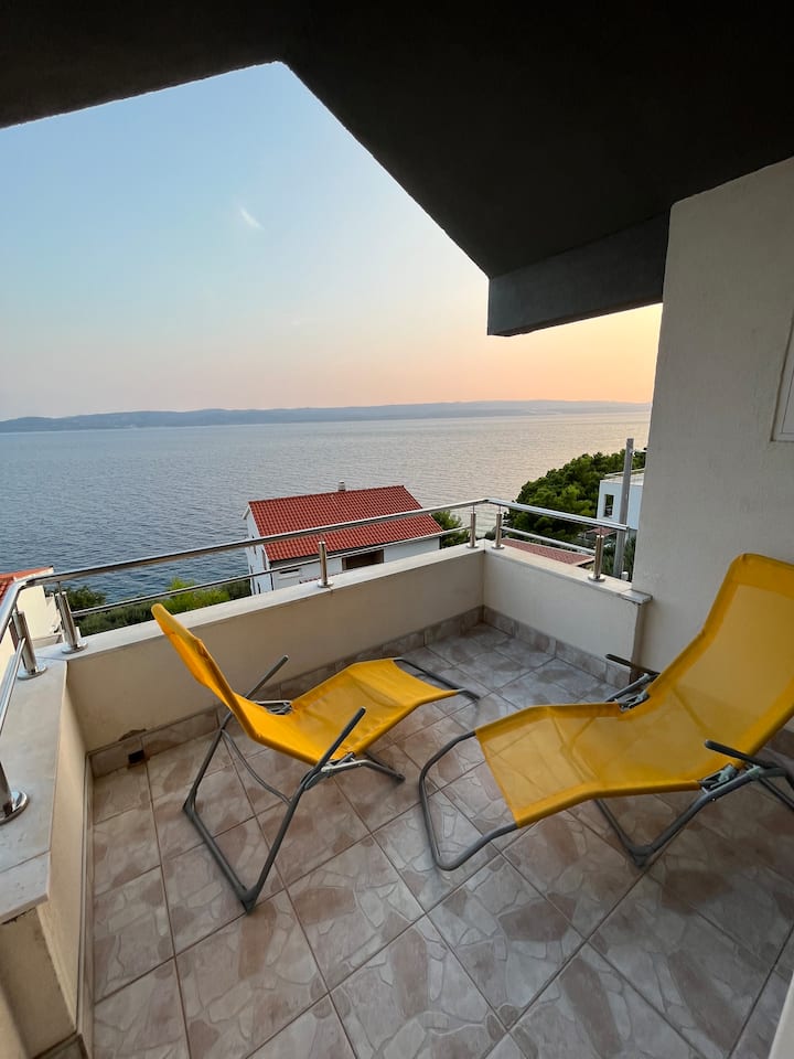 Narančasti Apartman 2+2 - Brela