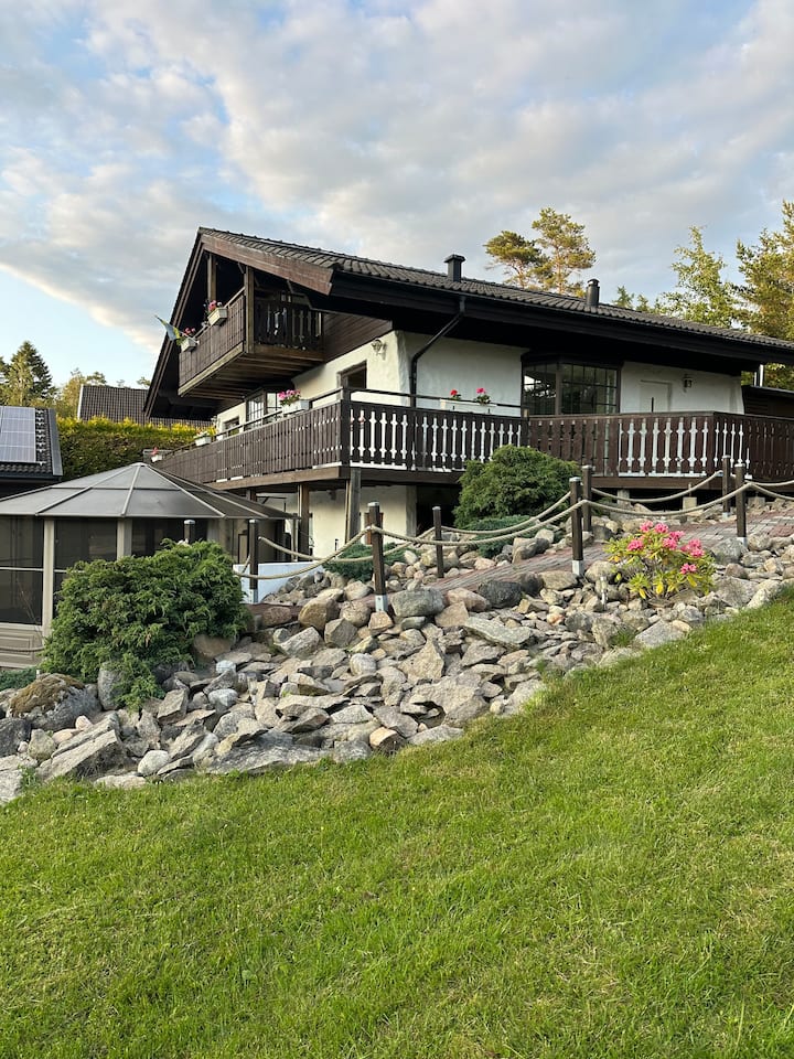 Semesterparadis Med Pool Och Bastu. - Strömstad