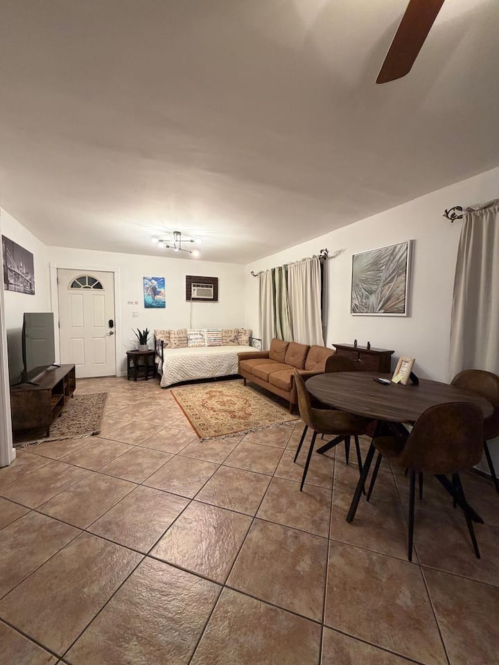 Spacious Long Island One Bedroom Apartment - Garden City, NY