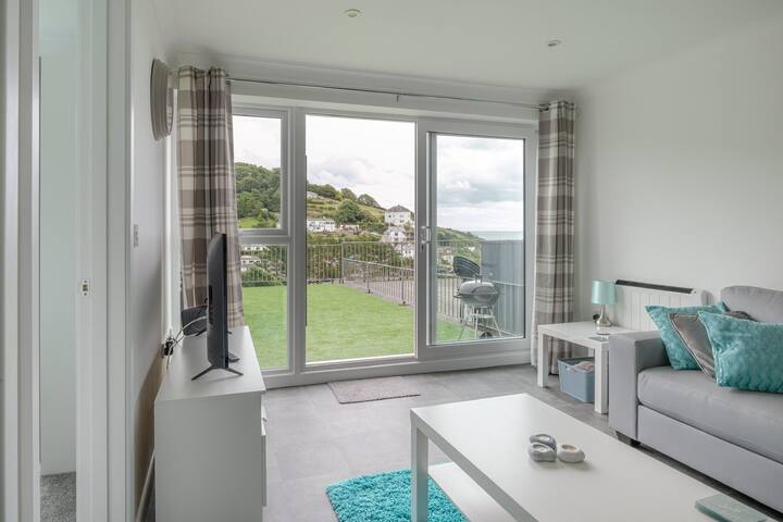 Ocean Breeze Seaside Villa - Looe