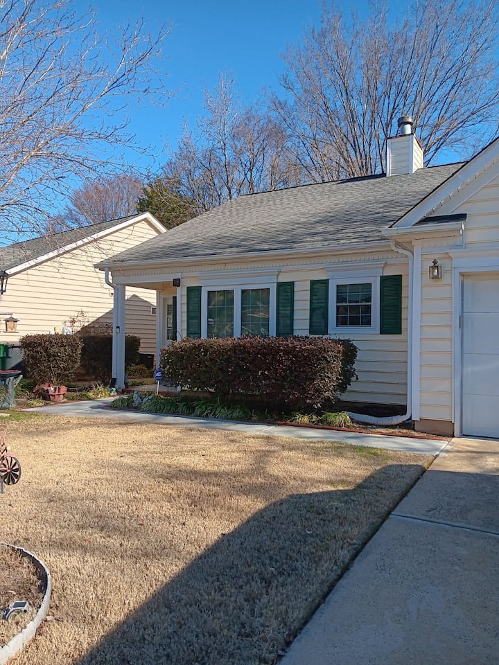 Single Family Home In Yorkshire - Lake Wylie, SC