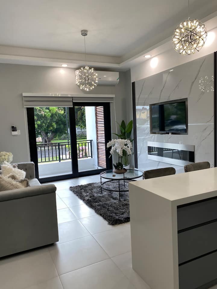 Fab Homes Luxury @ Via Braemar - Kingston