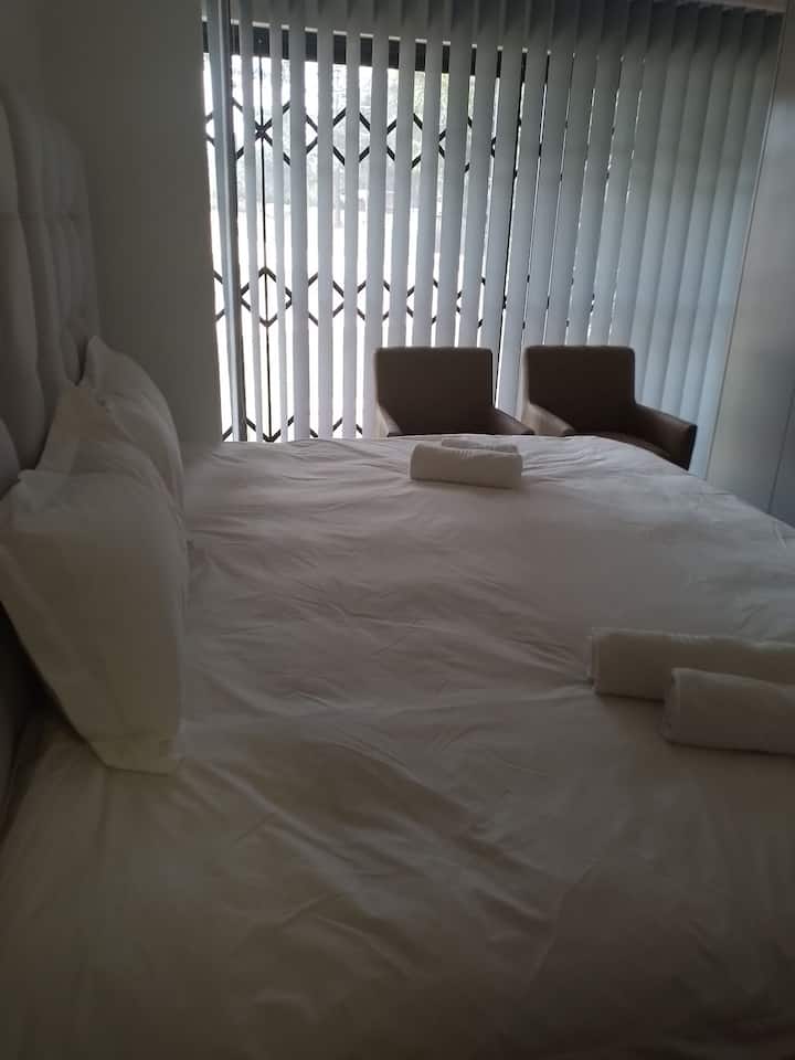 Studio Bedroom En-suite 2 - Sasolburg