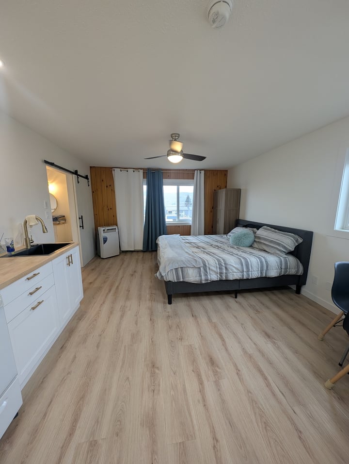 King Studio • Perfect Silver Star Base • - Vernon