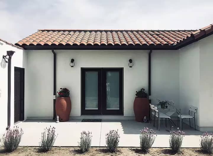 2 Bedroom Guest House Villa In Old Granada - San Fernando, CA