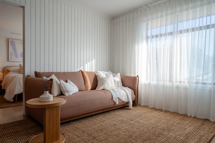 Renovated Apt With Ocean Views - Glenelg