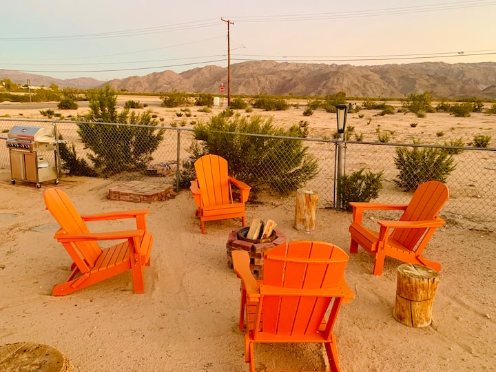 The Corner Saloon With Desert And Mountain Views - Twentynine Palms, CA