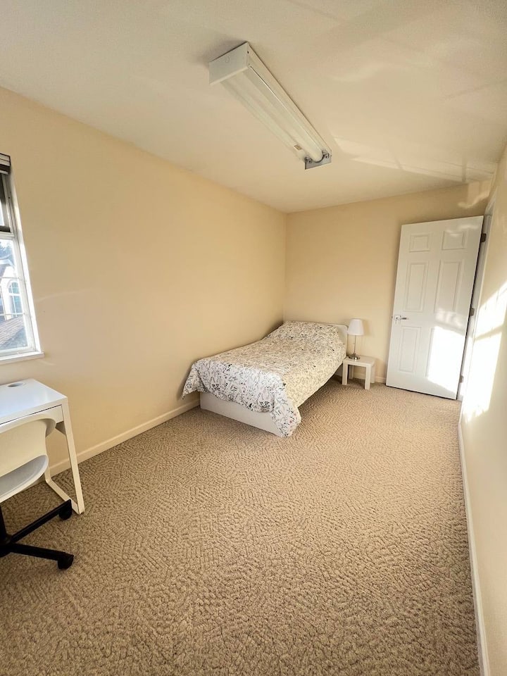 Surrey:1-person Room2 On Upstair, U2 - Surrey