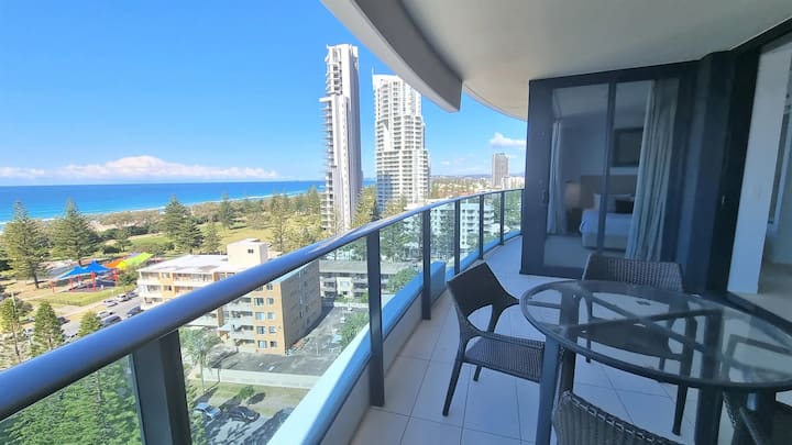 Luxury Oracle Tower 1, 10th Floor Ocean View - Broadbeach
