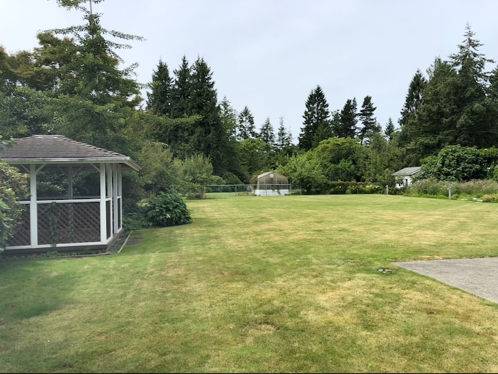 Three-bedroom Garden Paradise - Point Roberts, WA