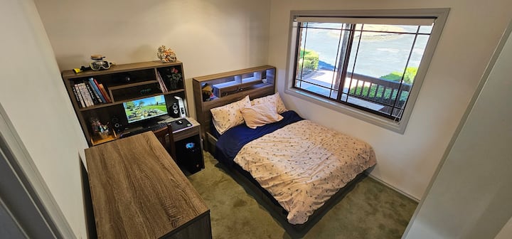 The Office Double Bed Guest Room - Ulladulla