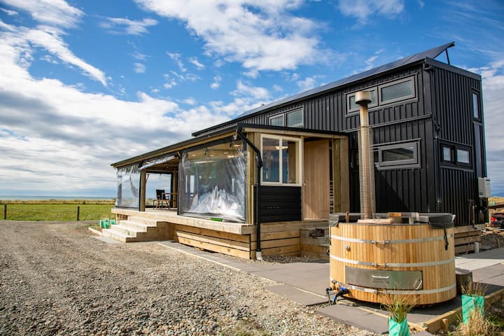 The Dunes - 2 Storey Tiny Home By The Beach - Fiordland