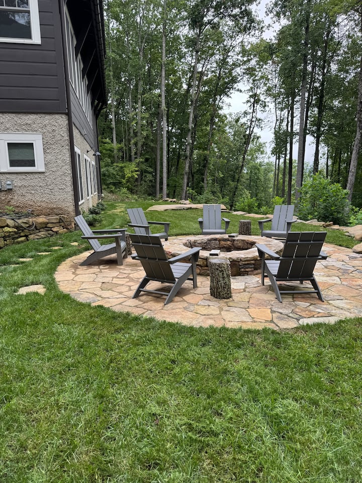 Spectacular Mt. View Retreat. 4mi To Black Mt. - Black Mountain, NC