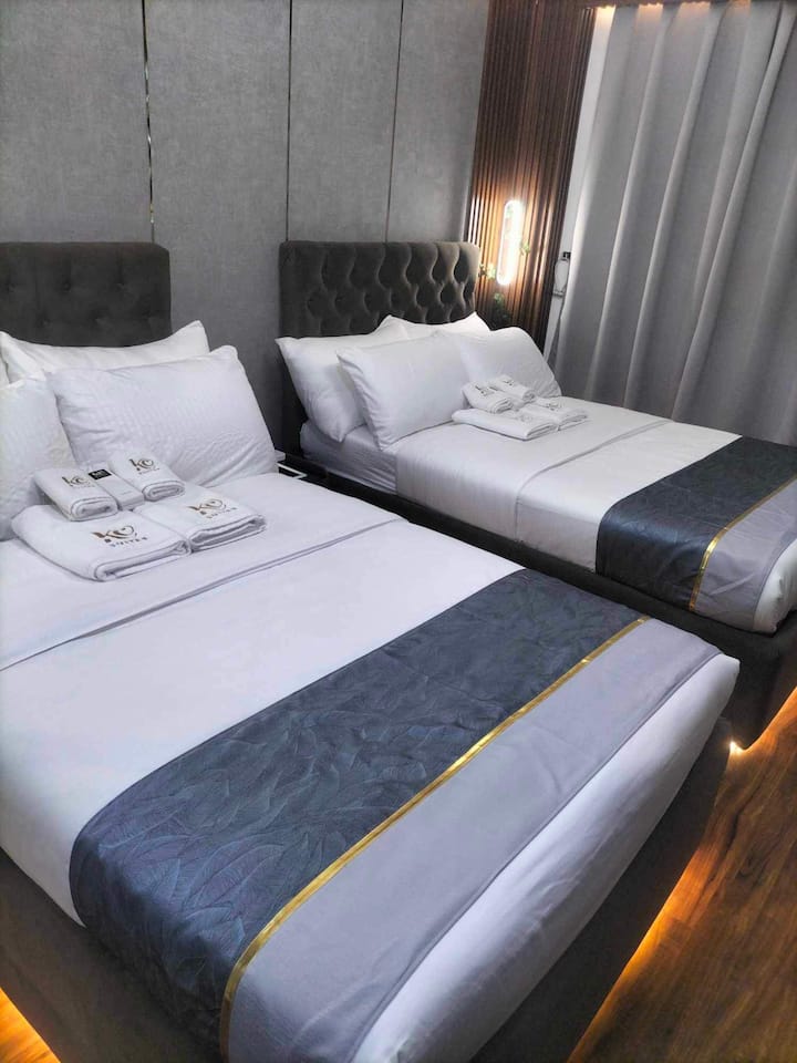 2 Double Beds With Balcony @ Kc Suites Makati - Makati