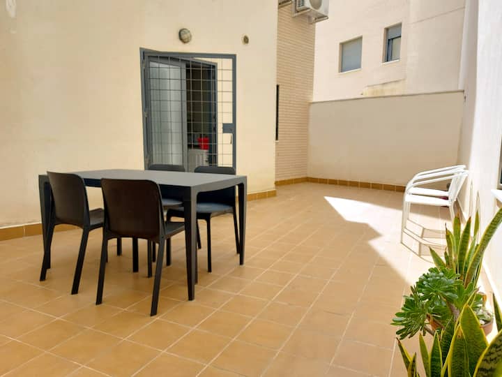 Apto Alborania Ii Con Patio Y Aparcamiento - Viator