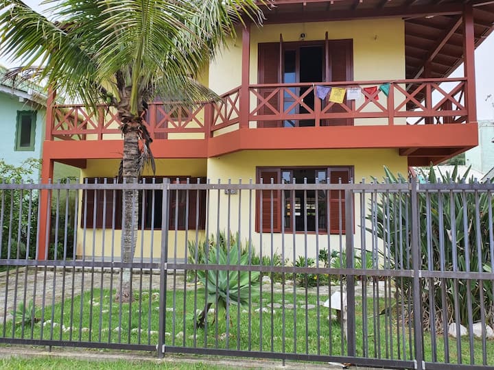 Casa Amarela - Garopaba ( áRea Térrea) - Garopaba