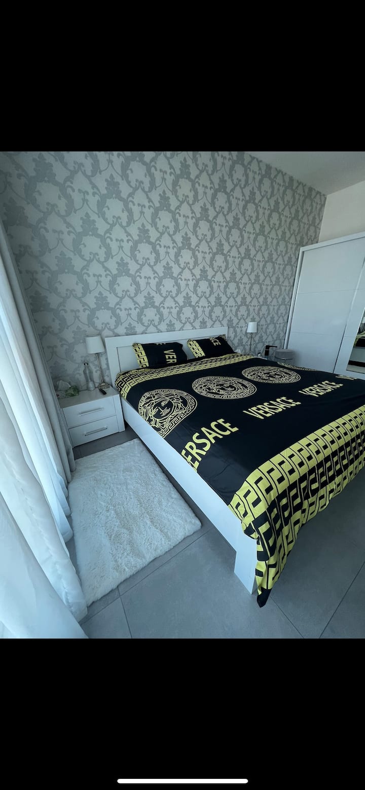 Amazing Girls Room On The Beach - Abou Dabi