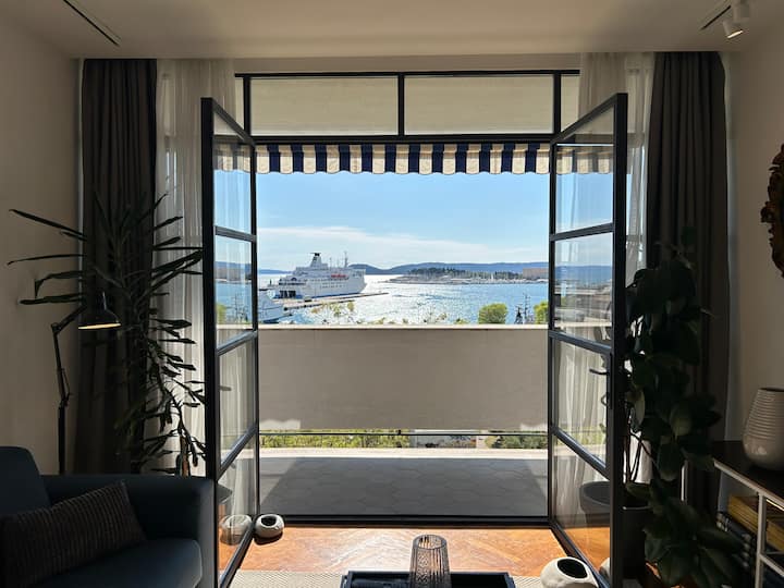 Best View-top Location-free Parking - Split