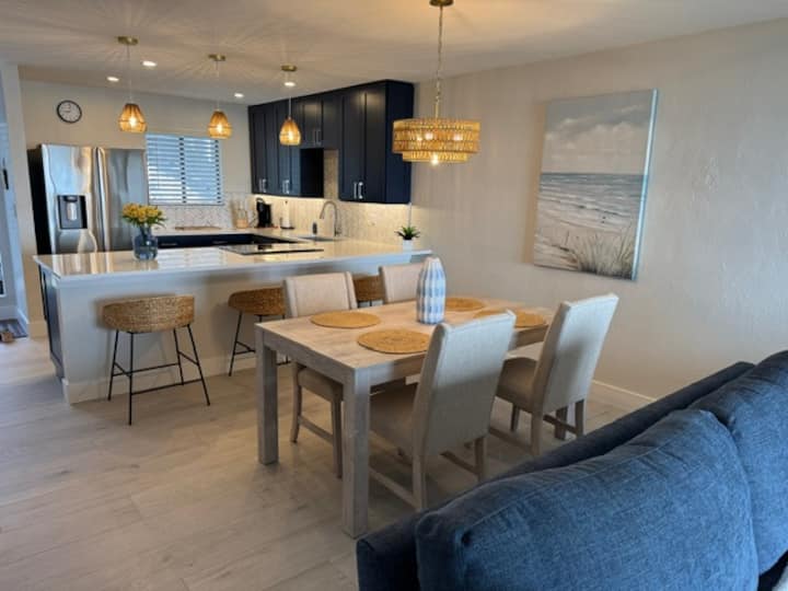 Runaway Bay Retreat - Ami - Bradenton Beach, FL