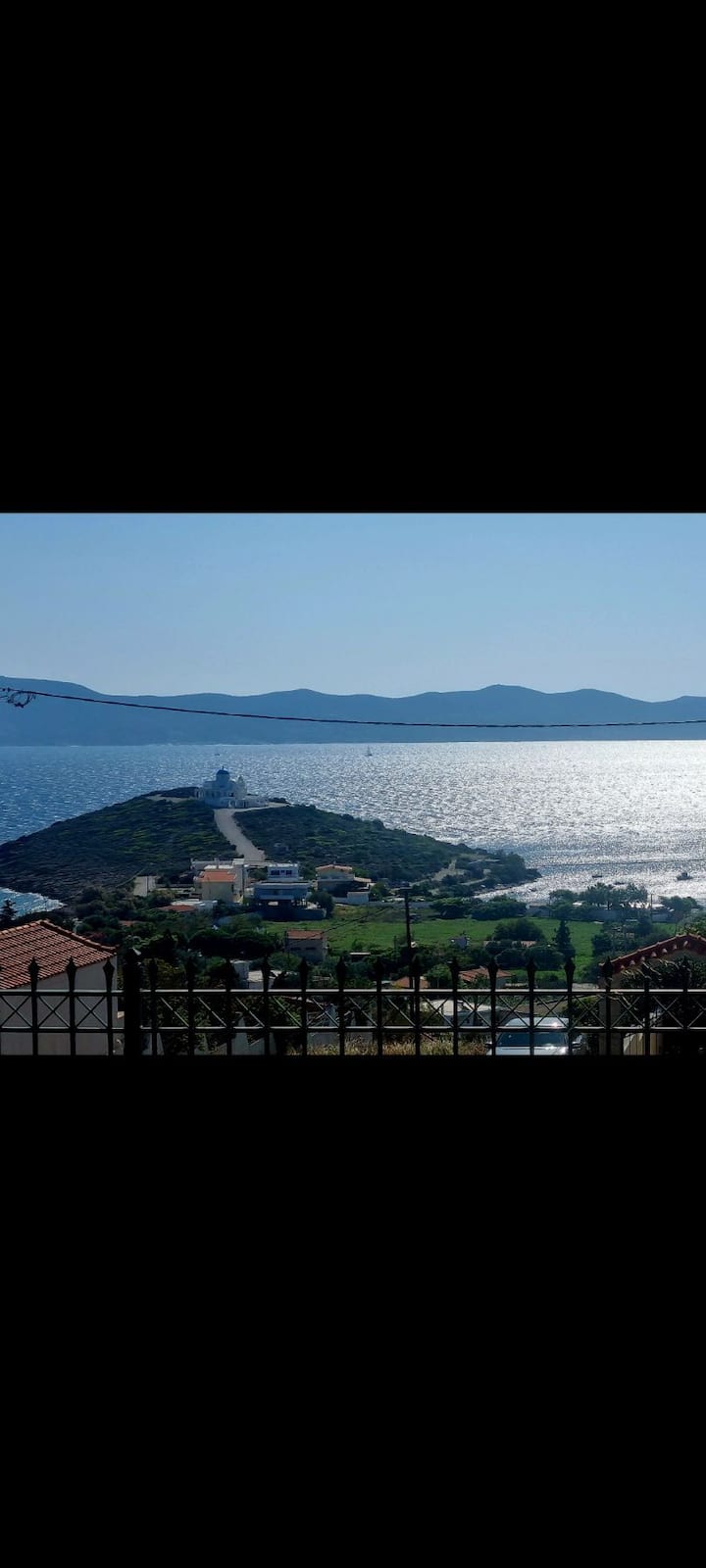 Με θέα το απέραντο γαλάζιο. - Milos