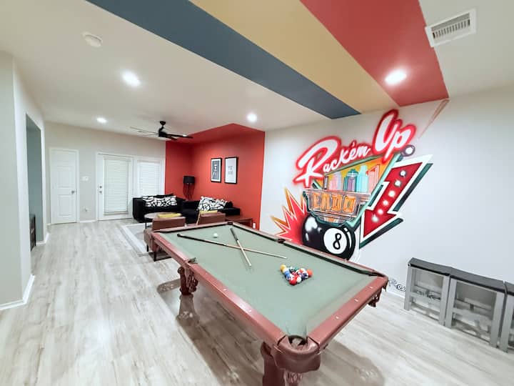 Eado Townhome Pool Table By Convention & Stadiums - Houston