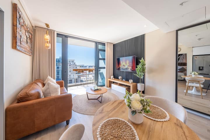 Luxurious Apartment In City Center- 16 On Bree - كيب تاون