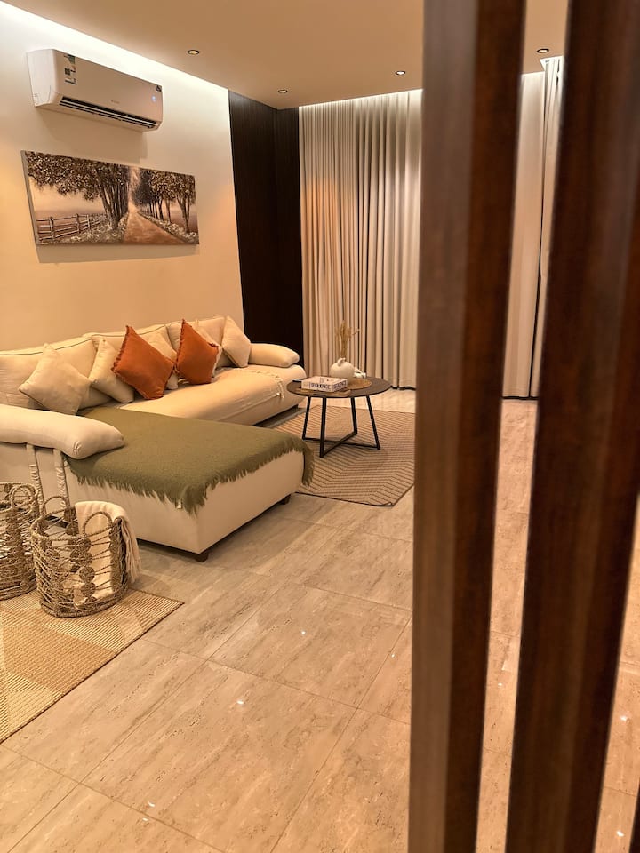 Stylish 2 Br Apartment (+Couch) Close To Airport - Riyadh