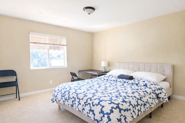 Warm Room With Private Bathroom - Baldwin Park, CA