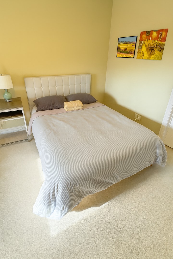 Warm Room With Private Bathroom - La Puente, CA