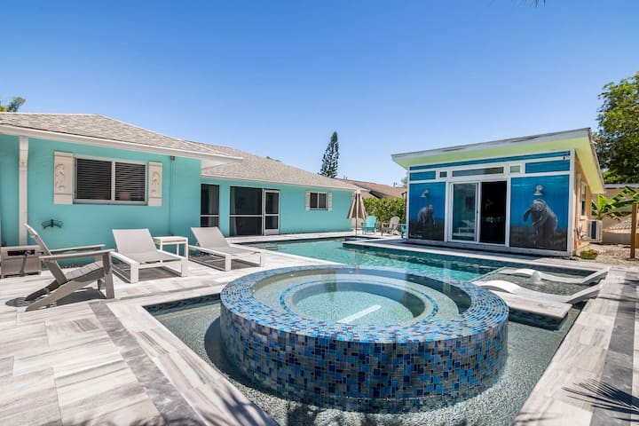 Beachy Resort 1.5 Mile To Beach - Bonita Springs, FL