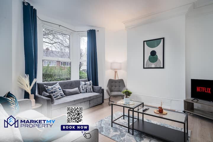 Anfield House - Liverpool Retreat 7 Bedroom Home - Guernsey