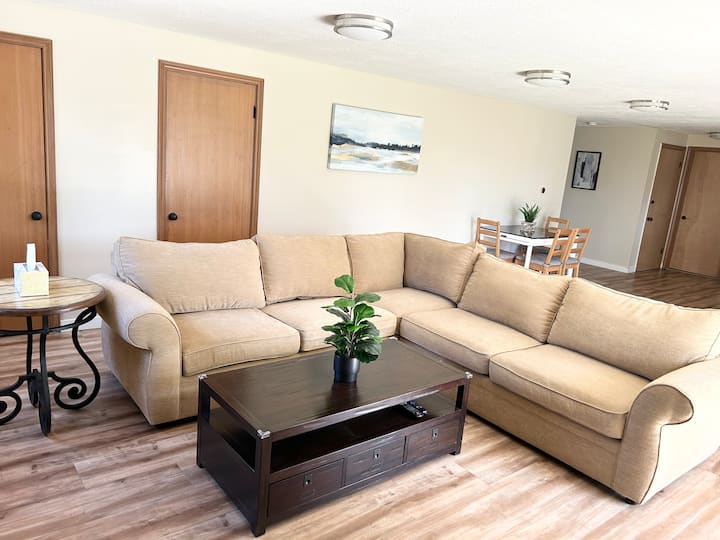 Spacious 2br, King Bed, Crib, New Bath/patio - Portland, OR