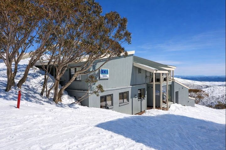 Hotham Central Ski Out Studio W/ Pool, Spa & Sauna - Mount Hotham