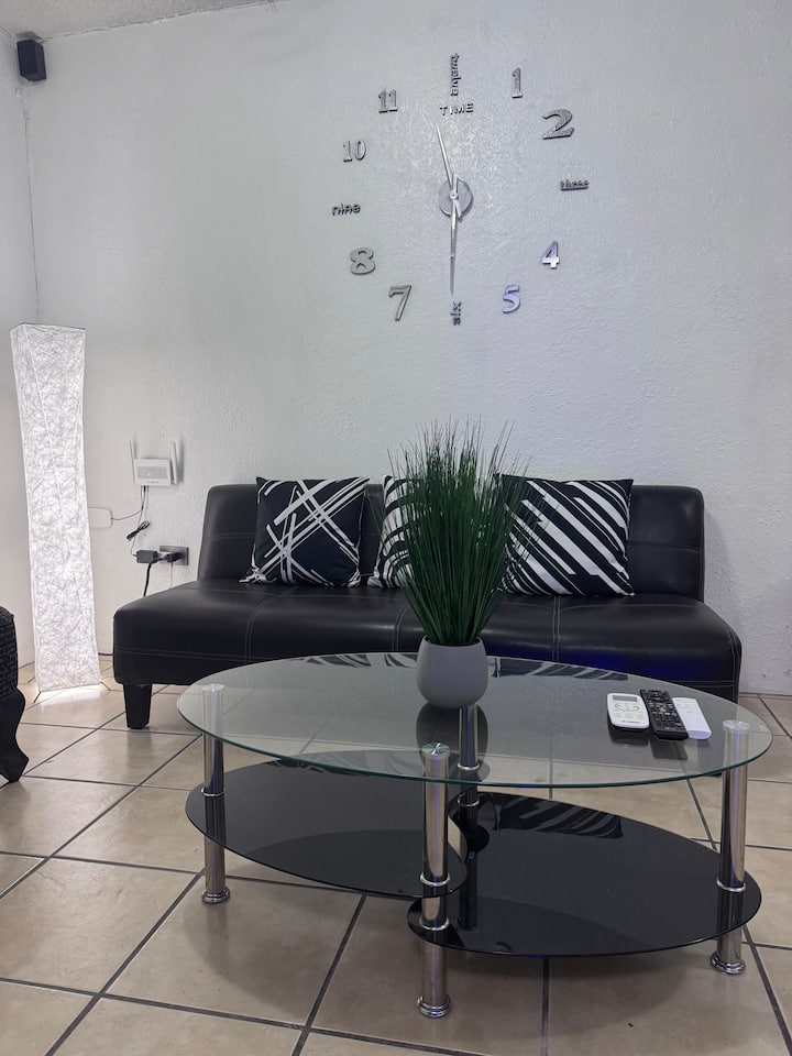 Cómoda Residencia Cd. Juárez 
“La Casita Blanca” - Ciudad Juárez
