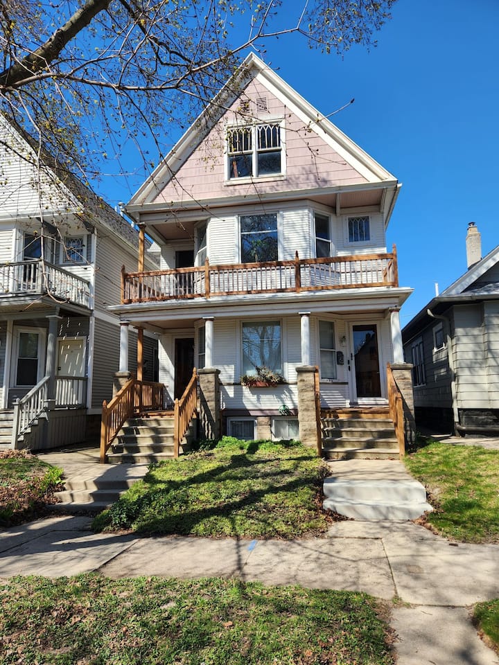 Bay View Beauty, Spacious, Quiet, Walk To Most - Milwaukee, WI